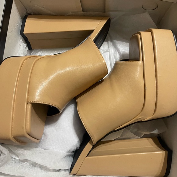 PrettyLittleThing | Shoes | Plt Double Platform Heels Nude | Poshmark